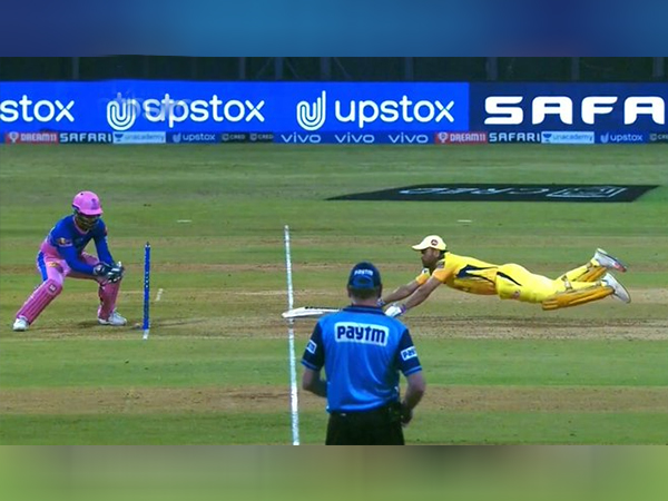 "Don't want anyone to call me unfit," says MS Dhoni post his acrobatic ...